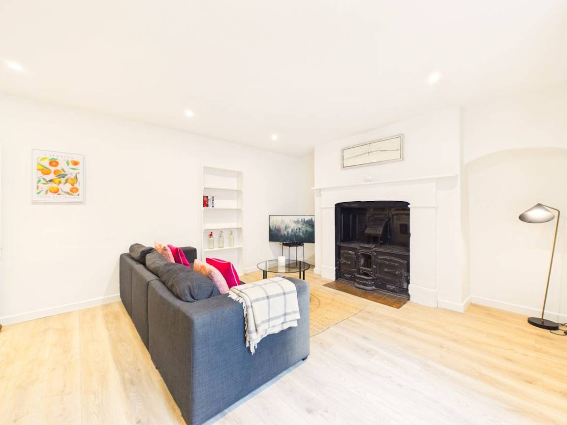 78 M² House ∙ 2 Bedrooms ∙ 4 Guests - Gloucestershire