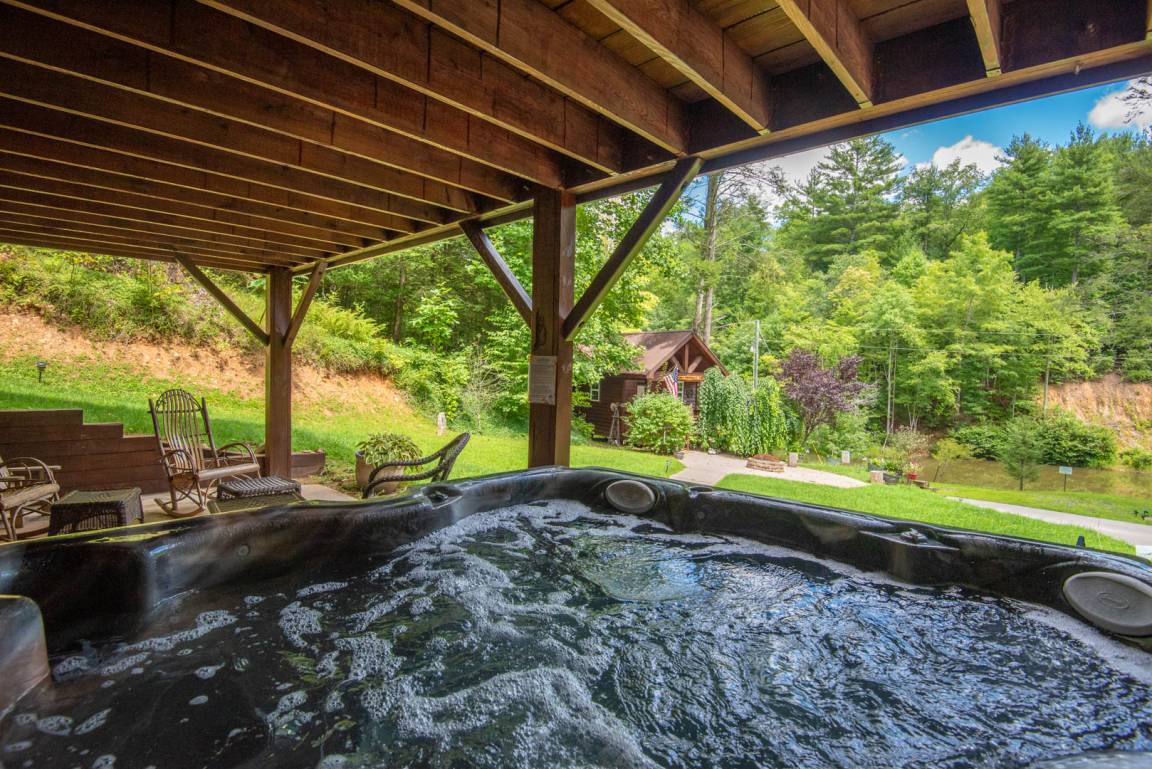 Cabin ∙ 4 Bedrooms ∙ 14 Guests - Blue Ridge Mountains