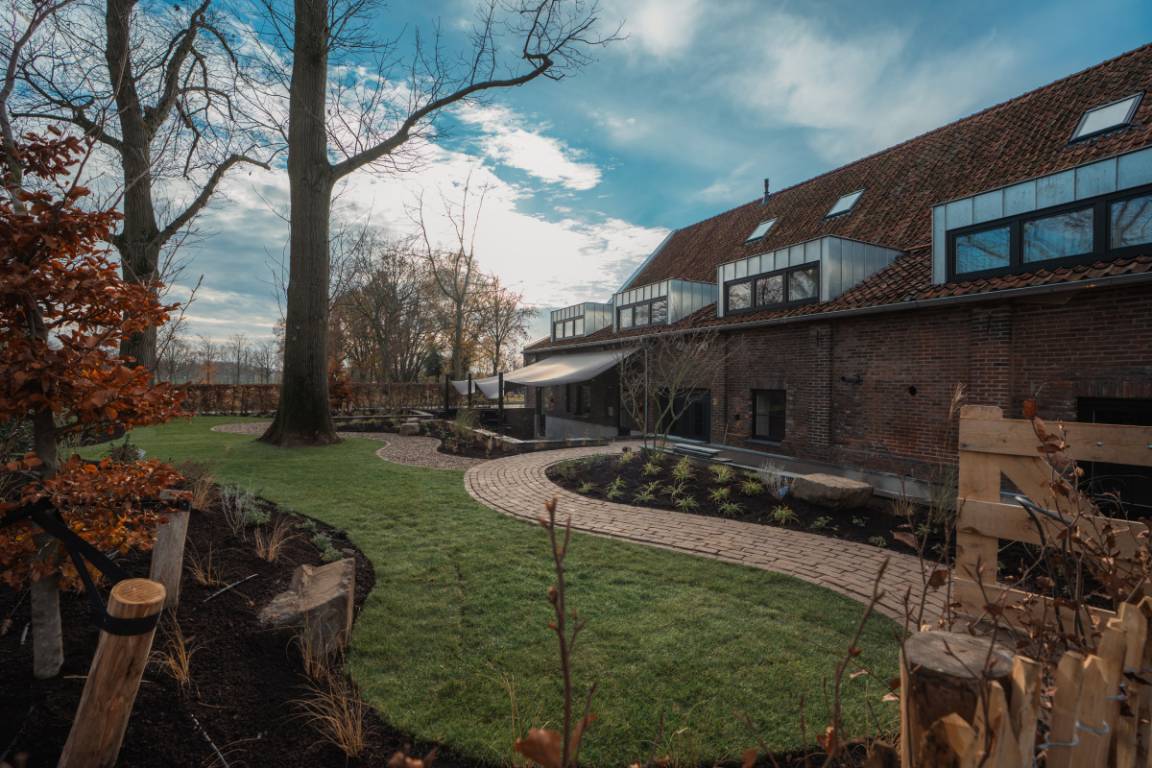 440 M² Ferienhaus ∙ 13 Schlafzimmer ∙ 26 Gäste - Venlo
