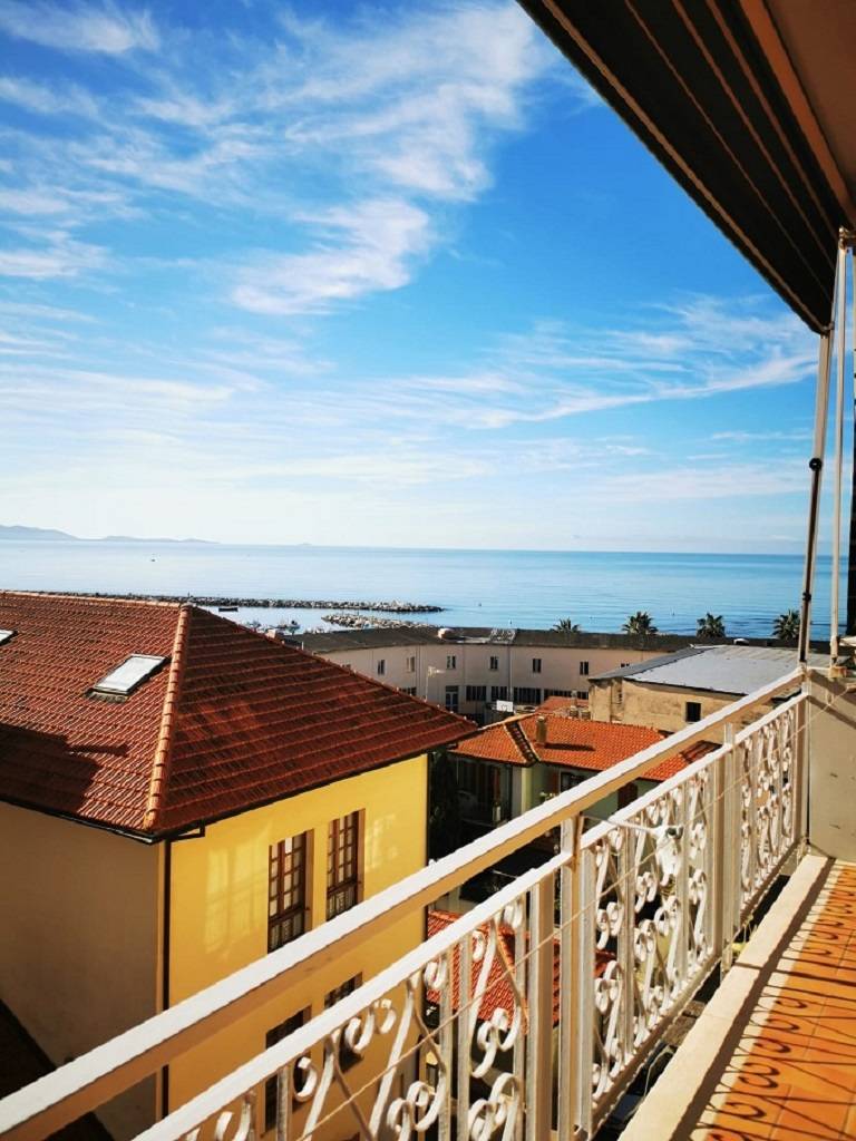 90 M² Huoneisto ∙ 2 Makuuhuonetta ∙ 5 Vierasta - Follonica