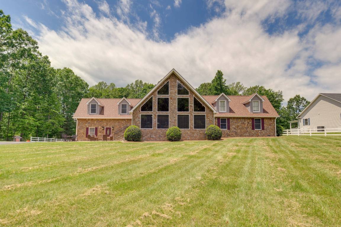 260 M² House ∙ 4 Bedrooms ∙ 8 Guests - Lake Anna, VA