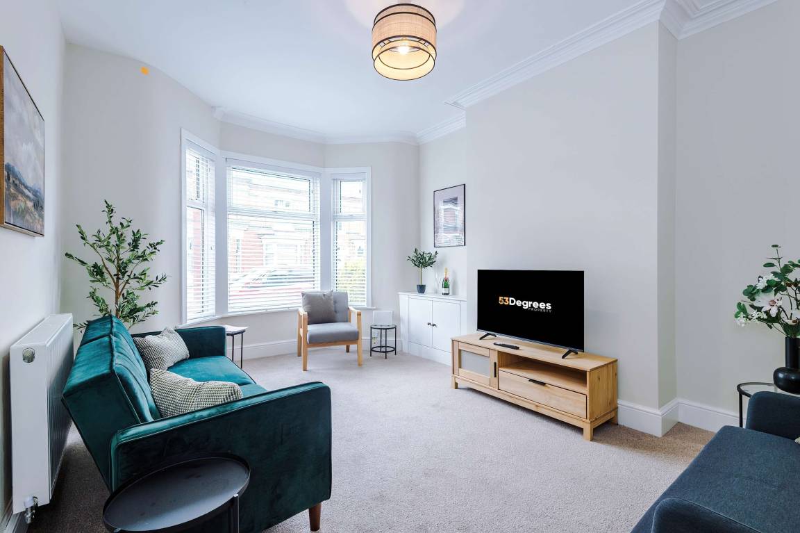 House ∙ 4 Bedrooms ∙ 8 Guests - Crewe