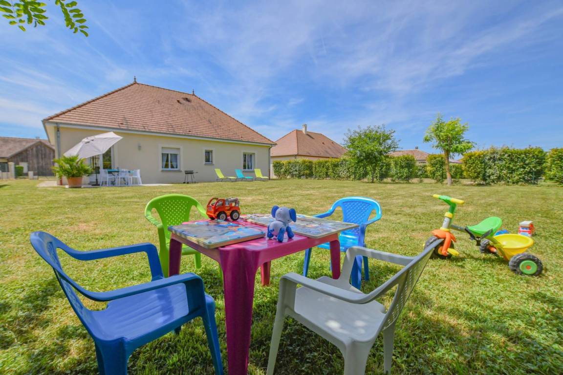125 M² Gîte ∙ 3 Chambres ∙ 6 Personnes - Aube