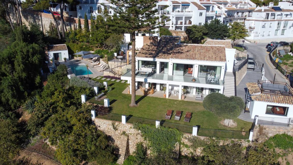 412 M² Villa ∙ 5 Bedrooms ∙ 14 Guests - Fuengirola