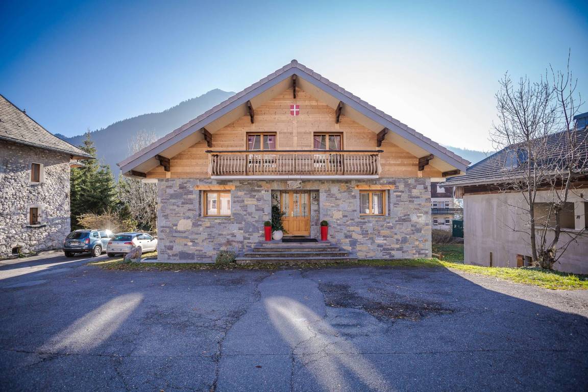 250 M² Maison De Vacances ∙ 8 Chambres ∙ 15 Personnes - Bernex