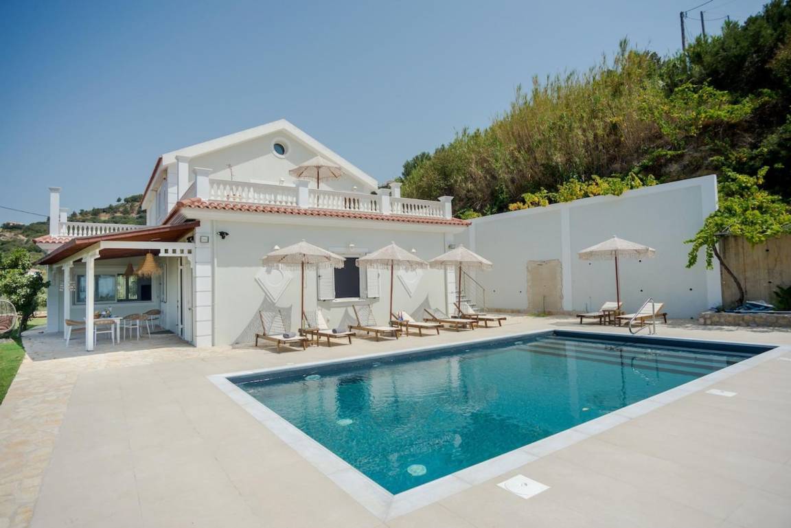 280 M² Villa ∙ 5 Bedrooms ∙ 10 Guests - Cephalonia