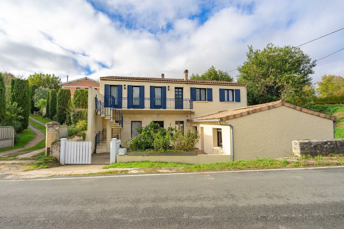 110 M² Maison De Vacances ∙ 4 Chambres ∙ 8 Personnes - Blaye