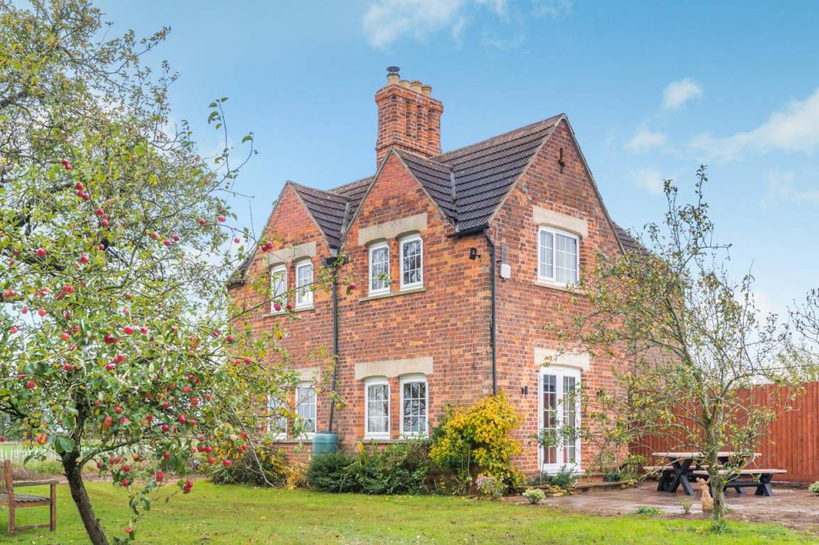Cottage ∙ 3 Bedrooms ∙ 6 Guests - Leicestershire