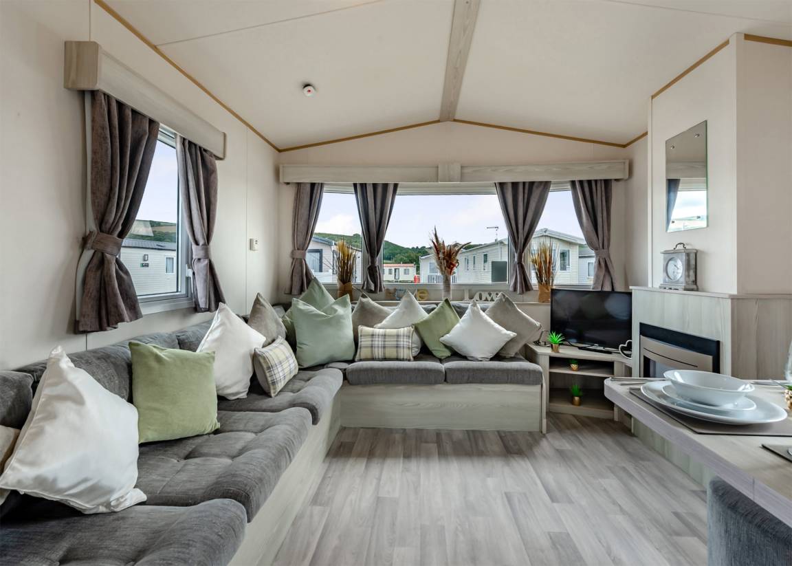 Caravan ∙ 3 Bedrooms ∙ 8 Guests - Clacton-on-Sea