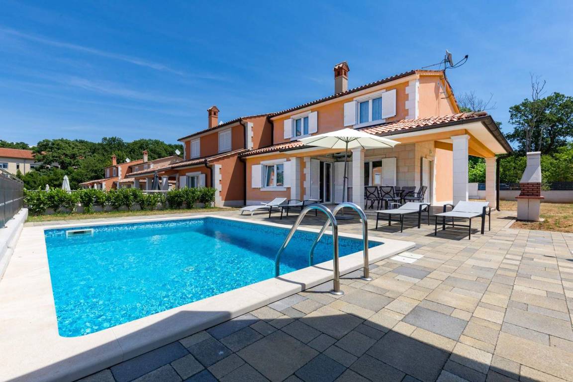 117 M² Villa ∙ 3 Bedrooms ∙ 8 Guests - Pula