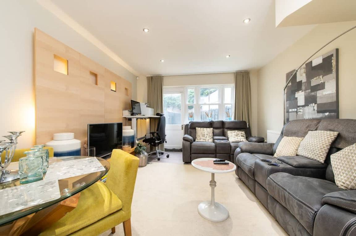 House ∙ 4 Bedrooms ∙ 8 Guests - Royal Leamington Spa
