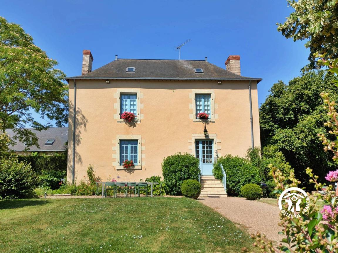 120 M² Cottage ∙ 5 Chambres ∙ 8 Personnes - Craon