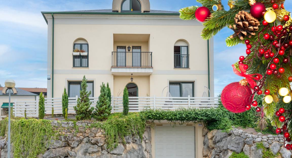 160 M² Villa ∙ 5 Chambres ∙ 10 Personnes - Santander