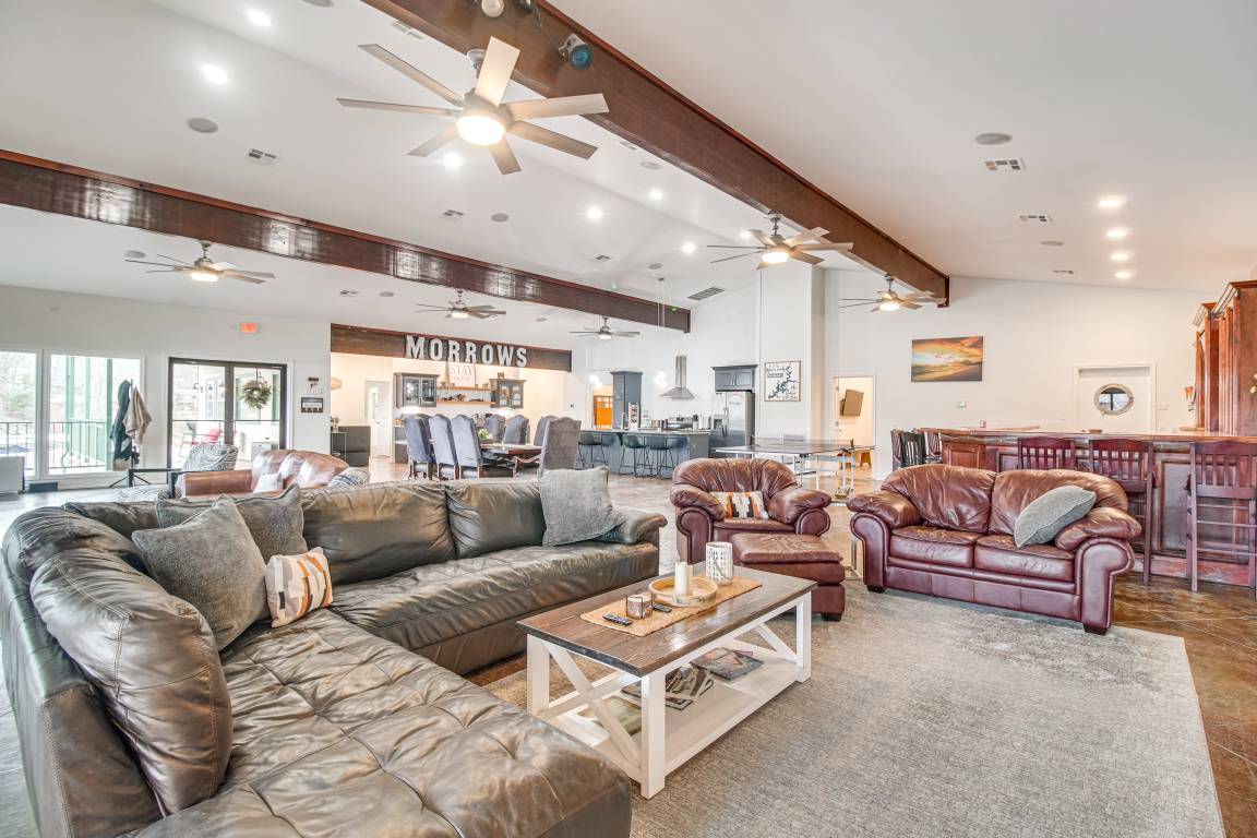 373 M² House ∙ 3 Bedrooms ∙ 14 Guests - Disney, OK