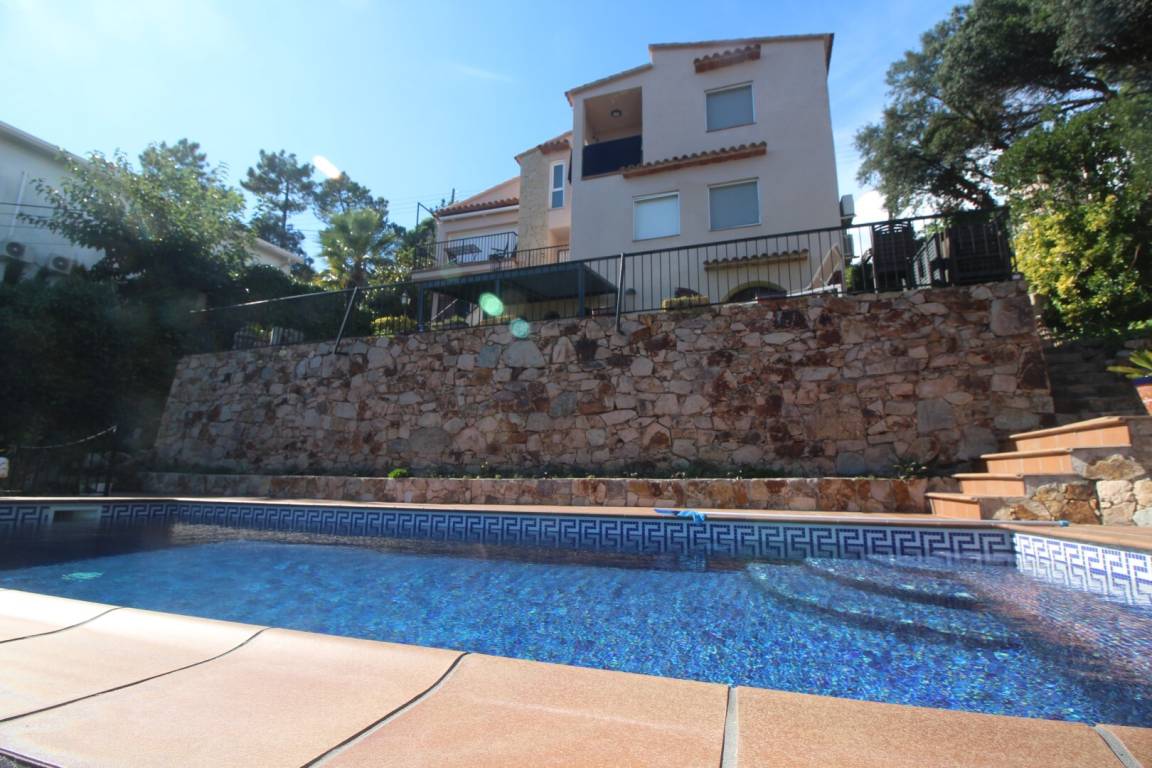 180 M² Villa ∙ 4 Chambres ∙ 8 Personnes - Lloret de Mar