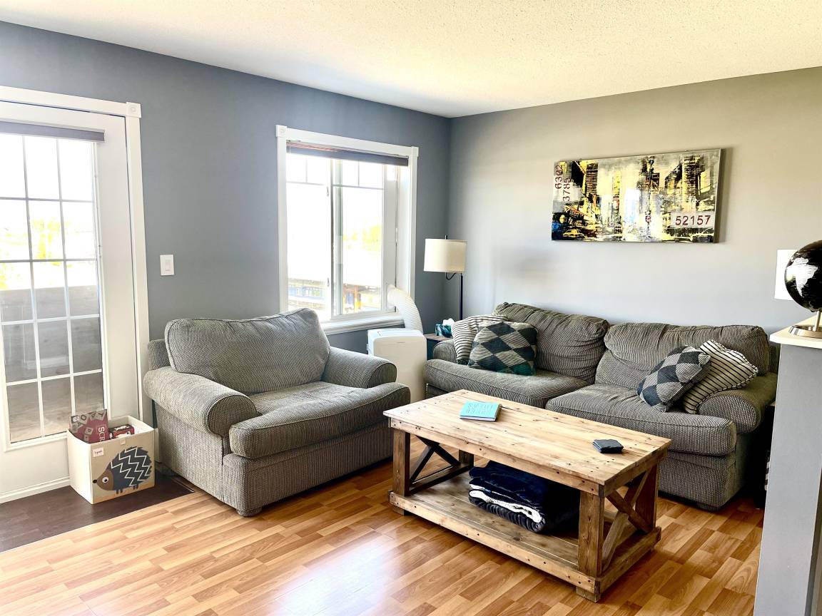 86 M² Condo ∙ 2 Bedrooms ∙ 4 Guests - Fort McMurray
