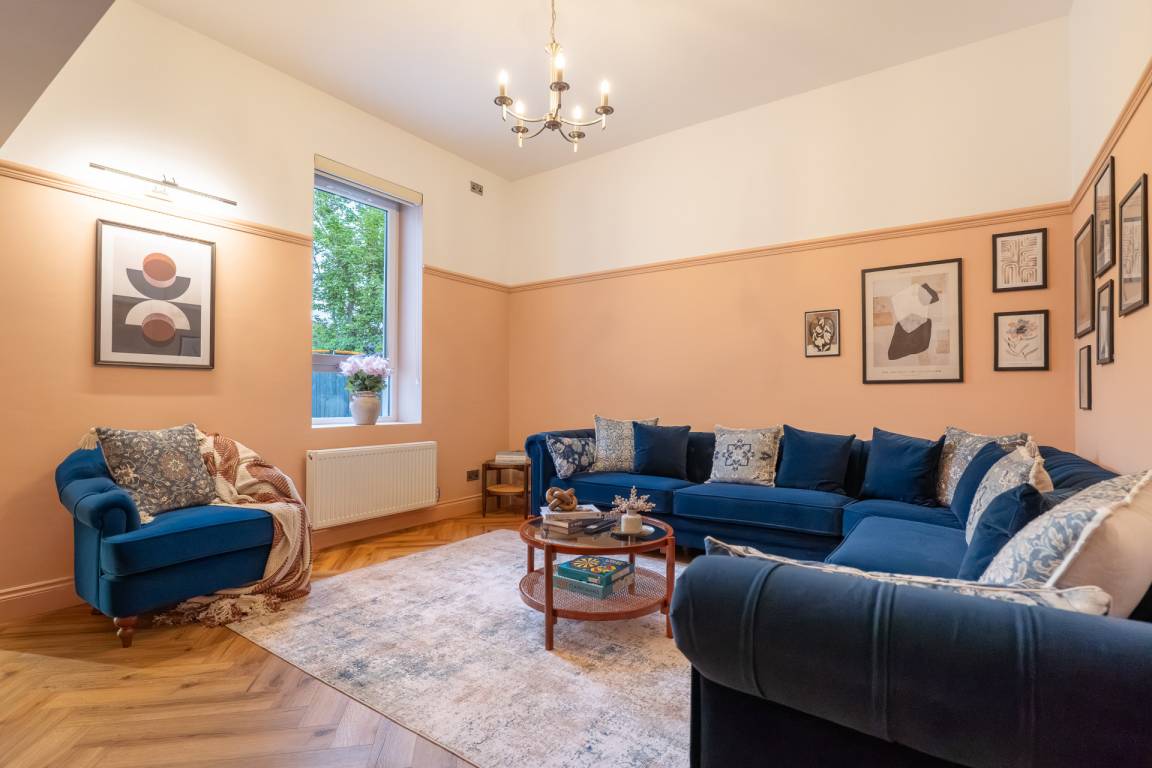 120 M² Apartment ∙ 5 Bedrooms ∙ 10 Guests - East Kilbride