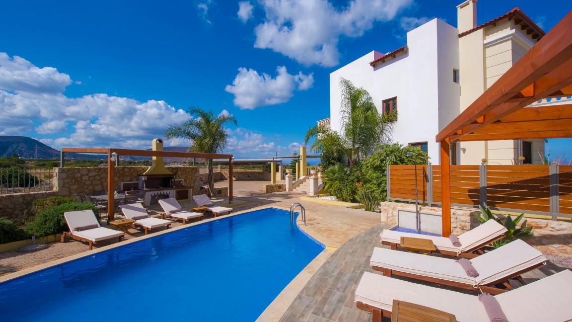120 M² Villa ∙ 2 Bedrooms ∙ 5 Guests - Hersonissos