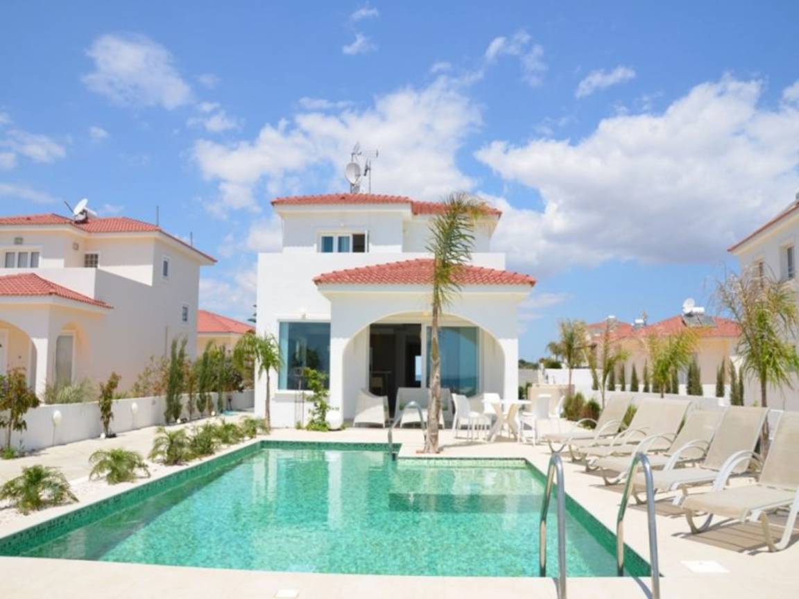 125 M² Villa ∙ 3 Bedrooms ∙ 6 Guests - Nissi Beach