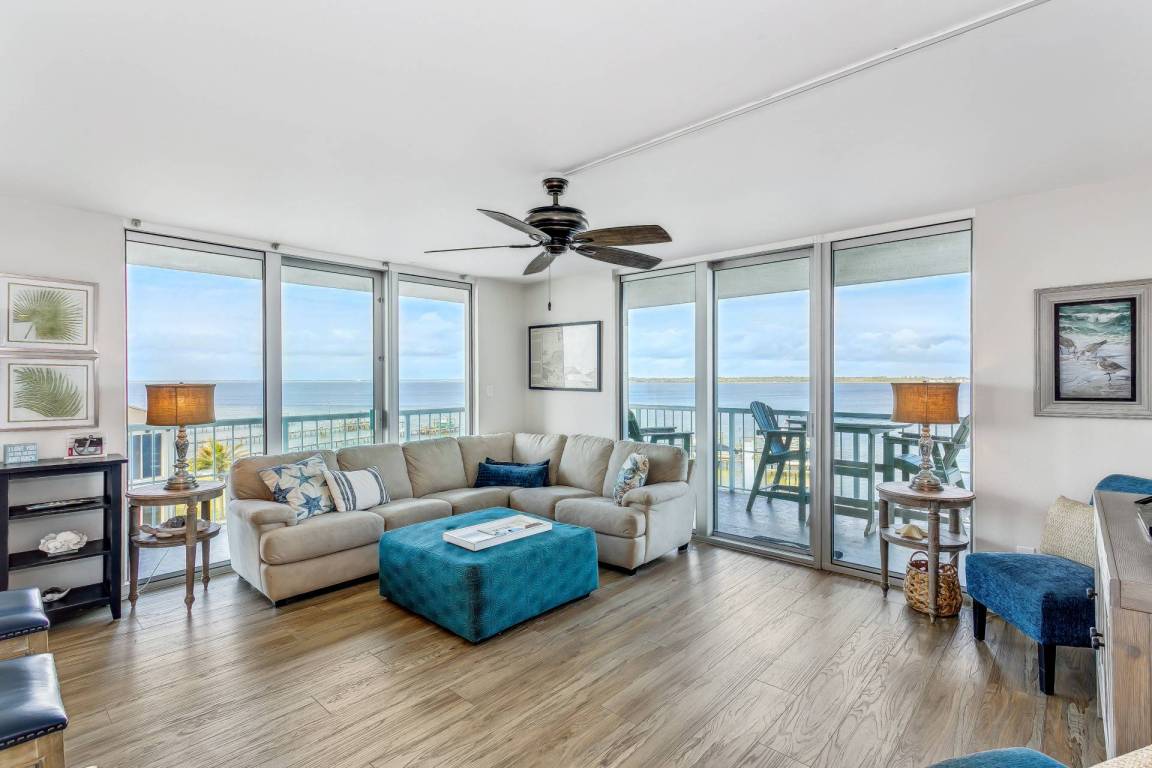 135 M² Condo ∙ 3 Bedrooms ∙ 8 Guests - Pensacola Beach, FL
