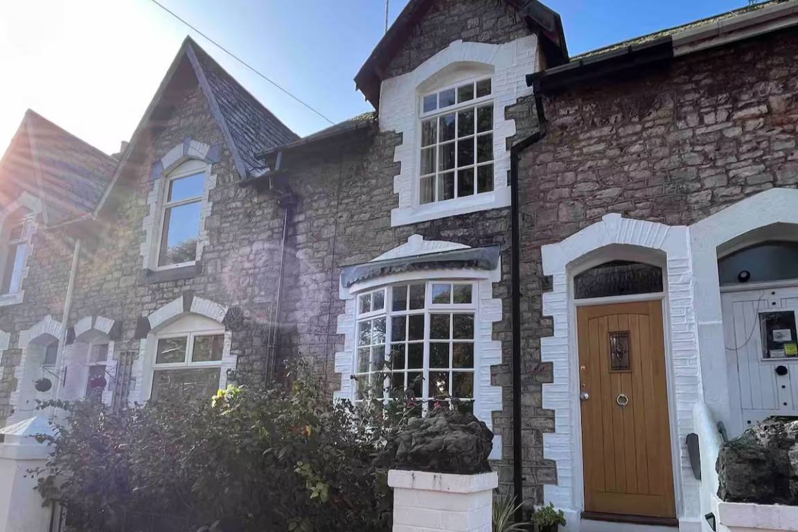 110 M² Cottage ∙ 3 Bedrooms ∙ 7 Guests - Torquay
