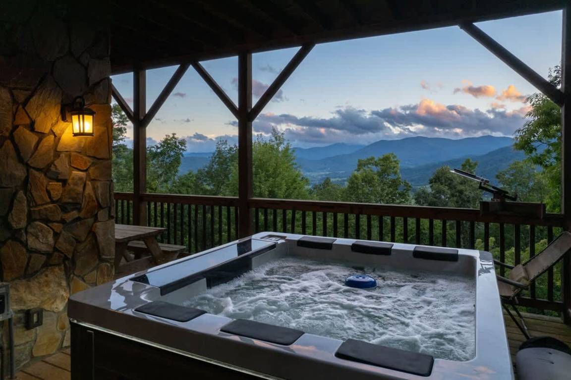 Apartment ∙ 4 Bedrooms ∙ 16 Guests - Maggie Valley, NC