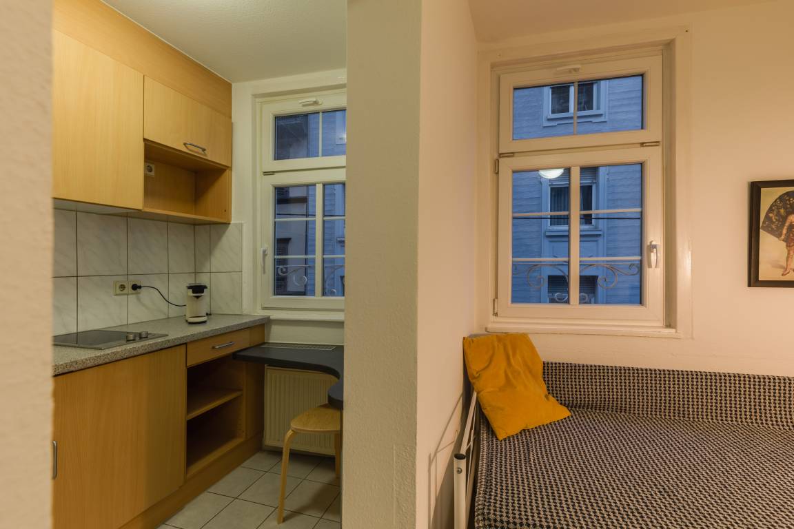 17 M² Ferienwohnung ∙ 1 Schlafzimmer ∙ 1 Gast - Stuttgart