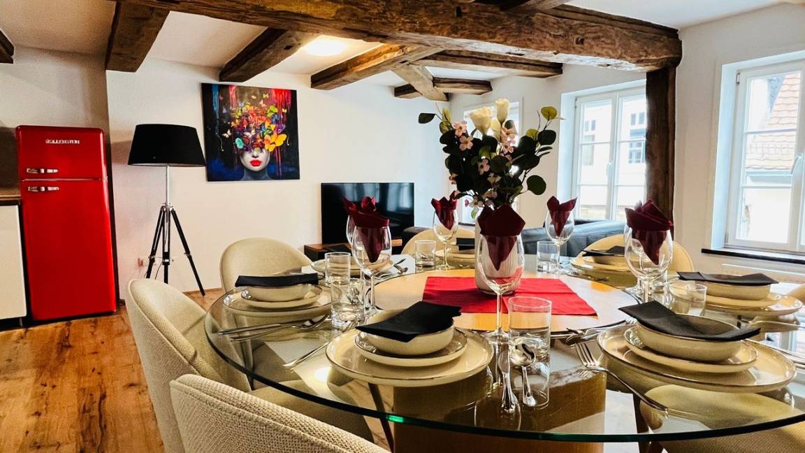 102 M² Ferienwohnung ∙ 3 Schlafzimmer ∙ 7 Gäste - Marburg