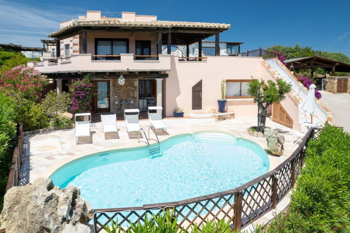 148 M² Villa ∙ 4 Bedrooms ∙ 8 Guests - Sardinia