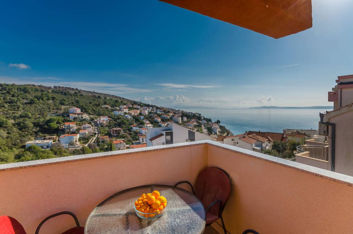 100 M² Apartment ∙ 3 Bedrooms ∙ 5 Guests - Trogir