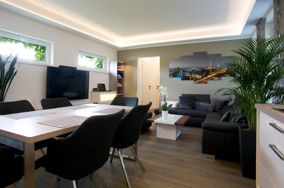 100 M² Apartment ∙ 2 Bedrooms ∙ 5 Guests - Berlin