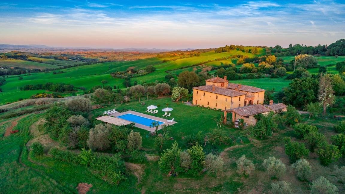 600 M² Villa ∙ 8 Bedrooms ∙ 16 Guests - Pienza