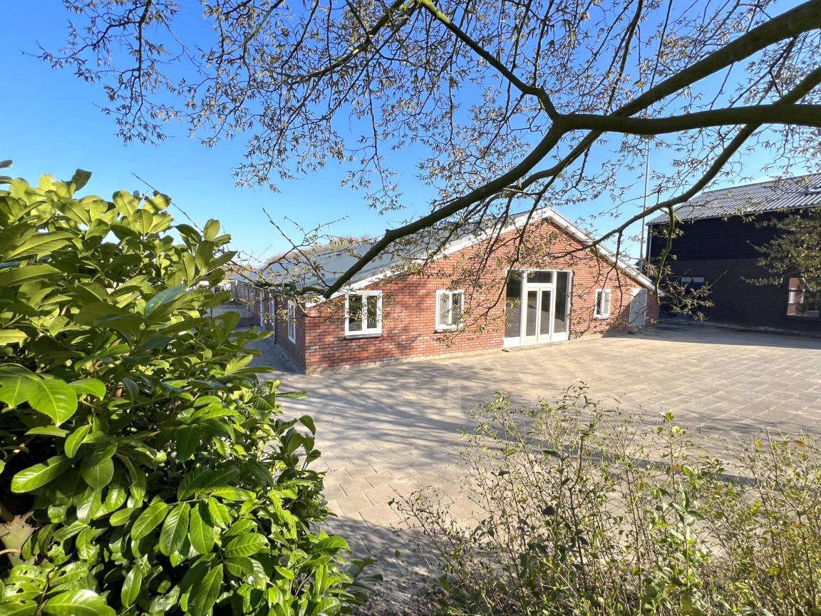 155 M² House ∙ 4 Bedrooms ∙ 8 Guests - Retie