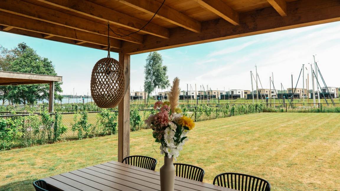 100 M² House ∙ 2 Bedrooms ∙ 4 Guests - Roermond