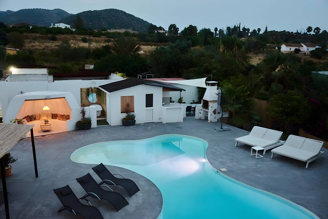 250 M² Villa ∙ 4 Habitaciones ∙ 12 Huéspedes - Cártama