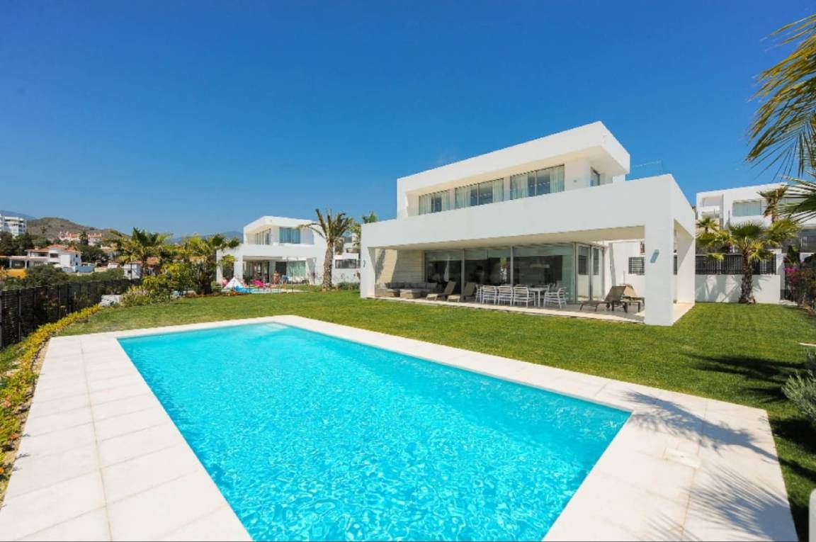 566 M² Villa ∙ 4 Schlafzimmer ∙ 8 Gäste - Marbella