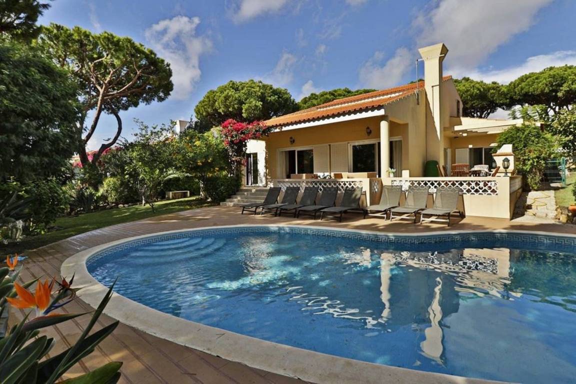 Villa ∙ 4 Bedrooms ∙ 8 Guests - Almancil