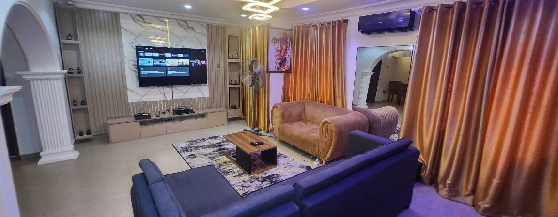 250 M² Apartment ∙ 3 Bedrooms ∙ 6 Guests - Lagos