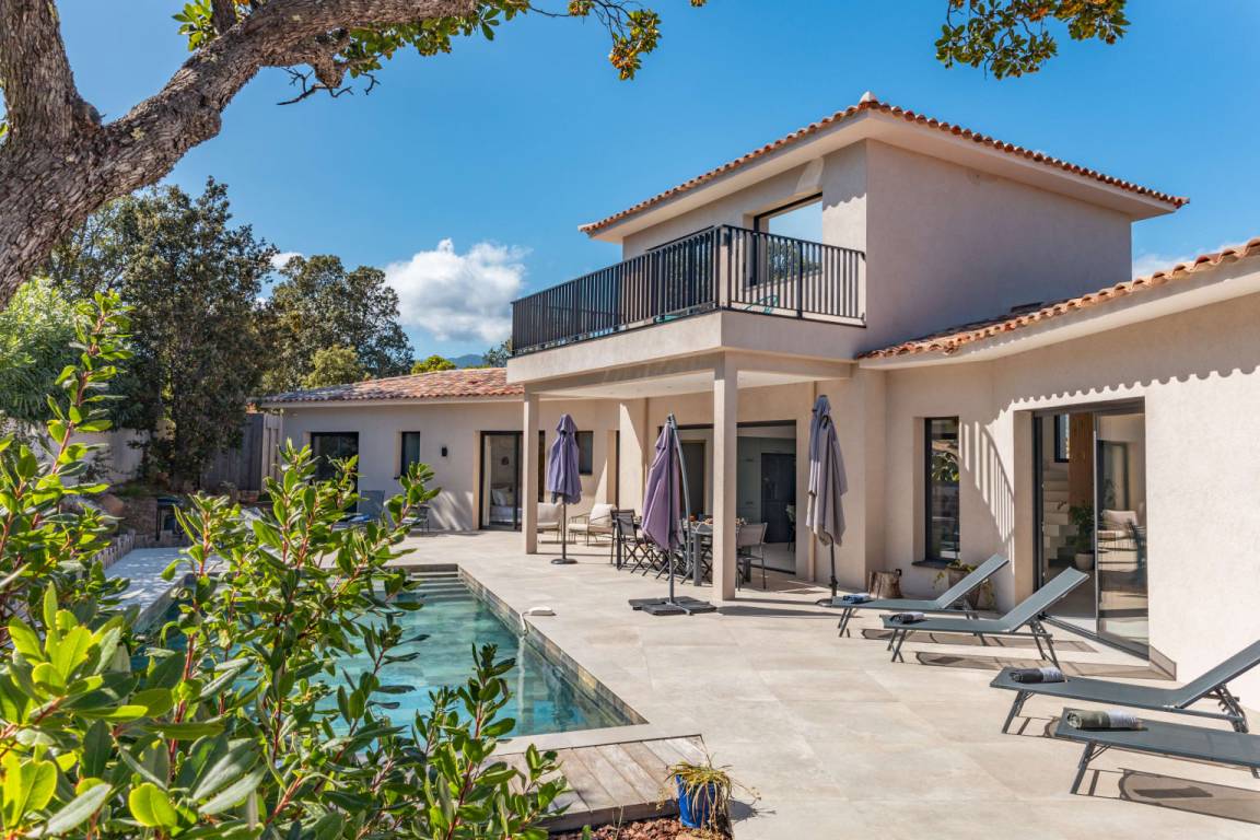 185 M² Villa ∙ 4 Chambres ∙ 12 Personnes - Zonza