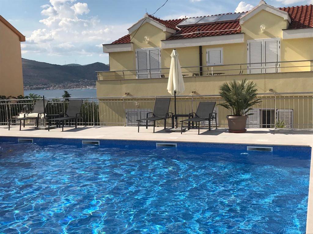 60 M² Ferienwohnung ∙ 2 Schlafzimmer ∙ 4 Gäste - Trogir