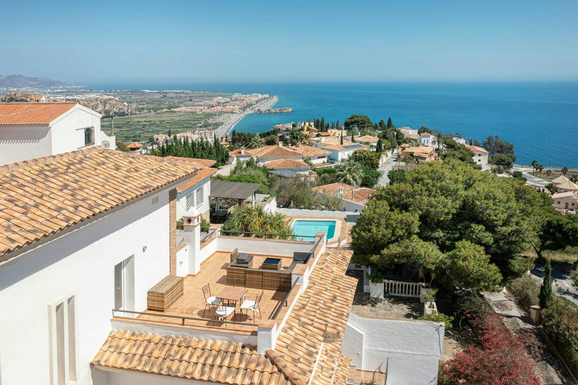 240 M² Ferienhaus ∙ 4 Schlafzimmer ∙ 10 Gäste - Salobreña