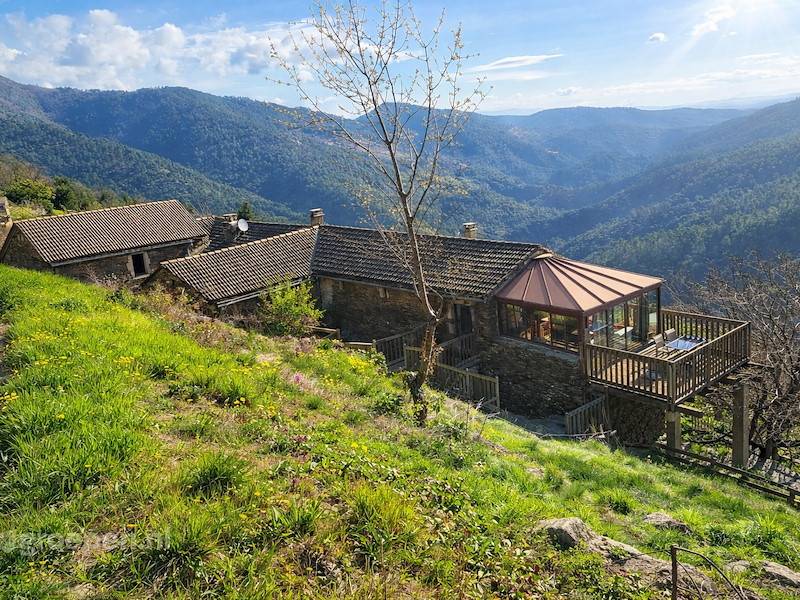 House ∙ 12 Bedrooms ∙ 22 Guests - Ardèche