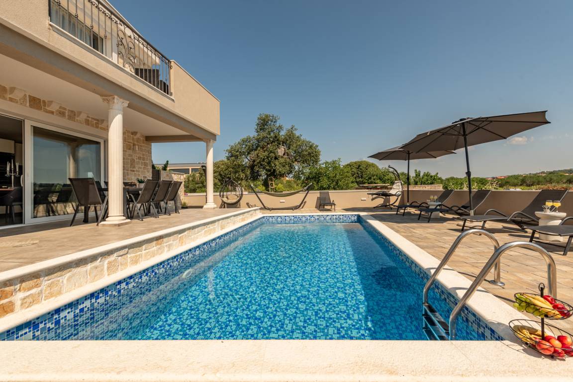 220 M² Huis ∙ 6 Slaapkamers ∙ 14 Gasten - Bibinje