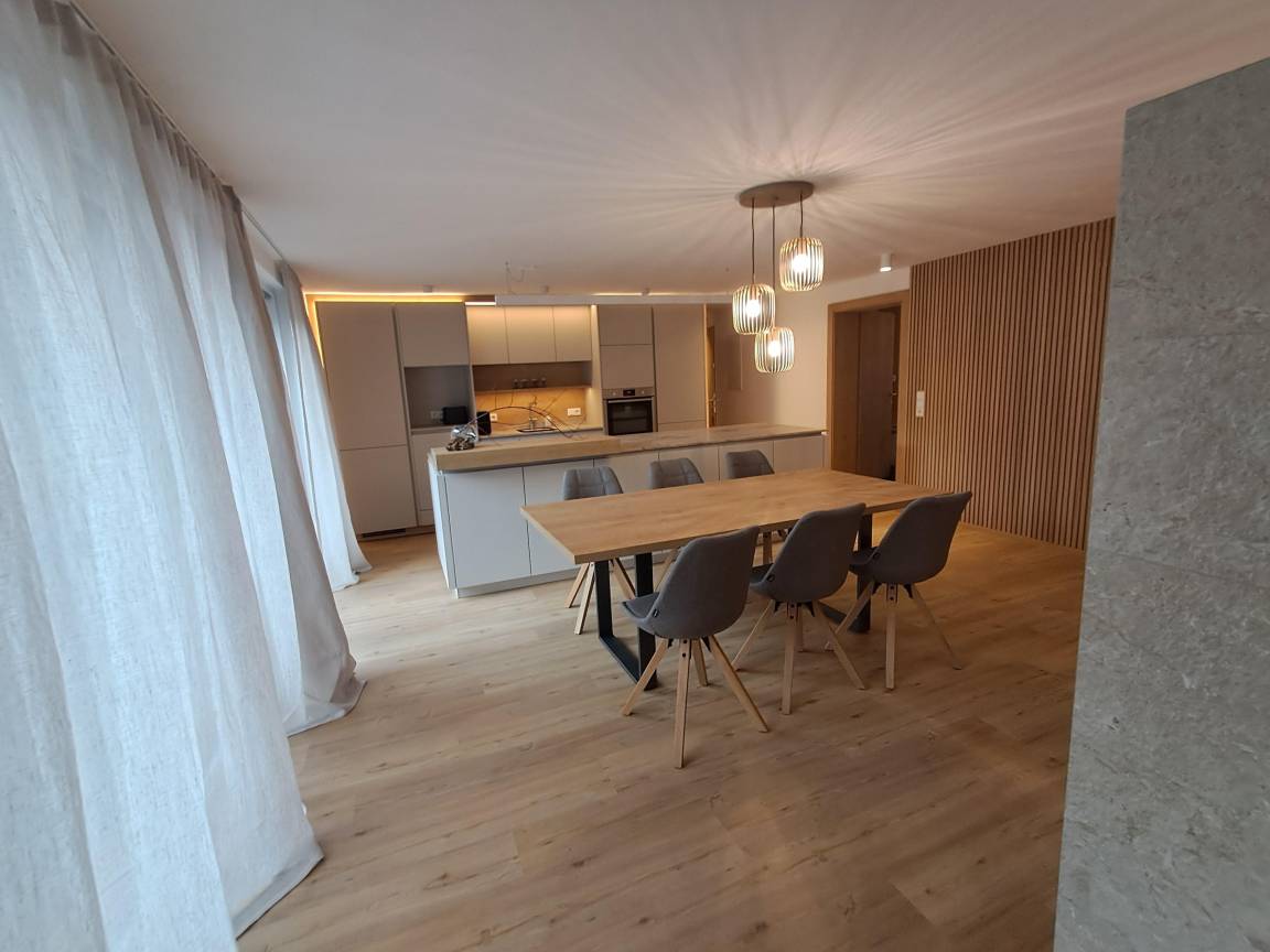100 M² Ferienwohnung ∙ 2 Schlafzimmer ∙ 5 Gäste - Uderns