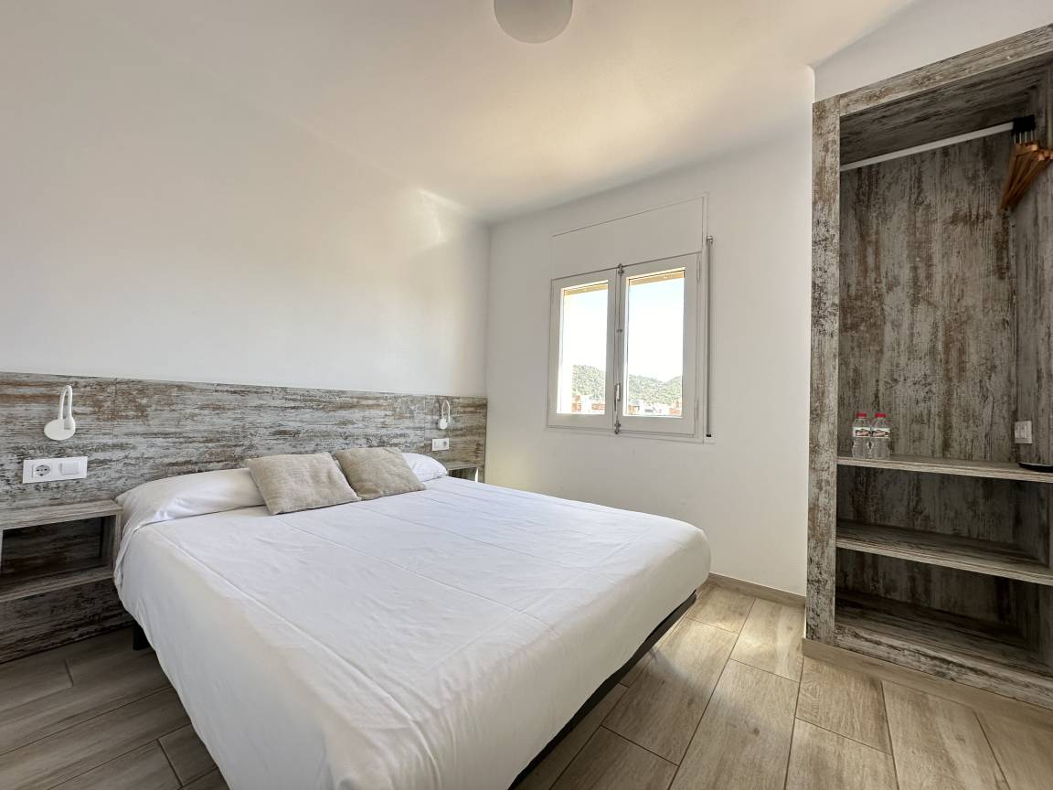 15 M² Hotel ∙ 2 Bedrooms ∙ 4 Guests - Palau-saverdera