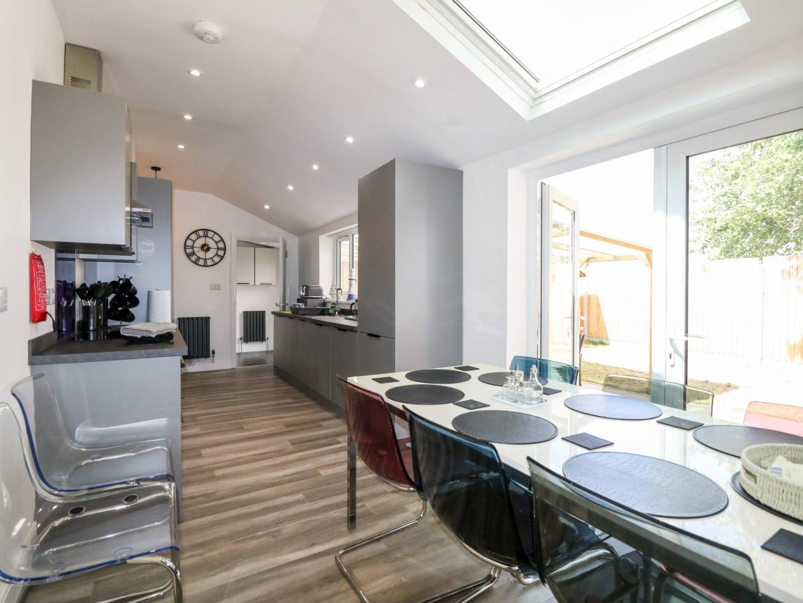 Cottage ∙ 4 Bedrooms ∙ 8 Guests - Sutton on Sea