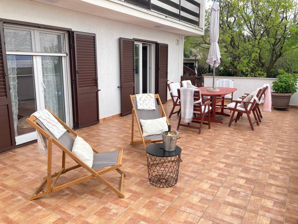 69 M² Apartment ∙ 2 Bedrooms ∙ 6 Guests - Klenovica