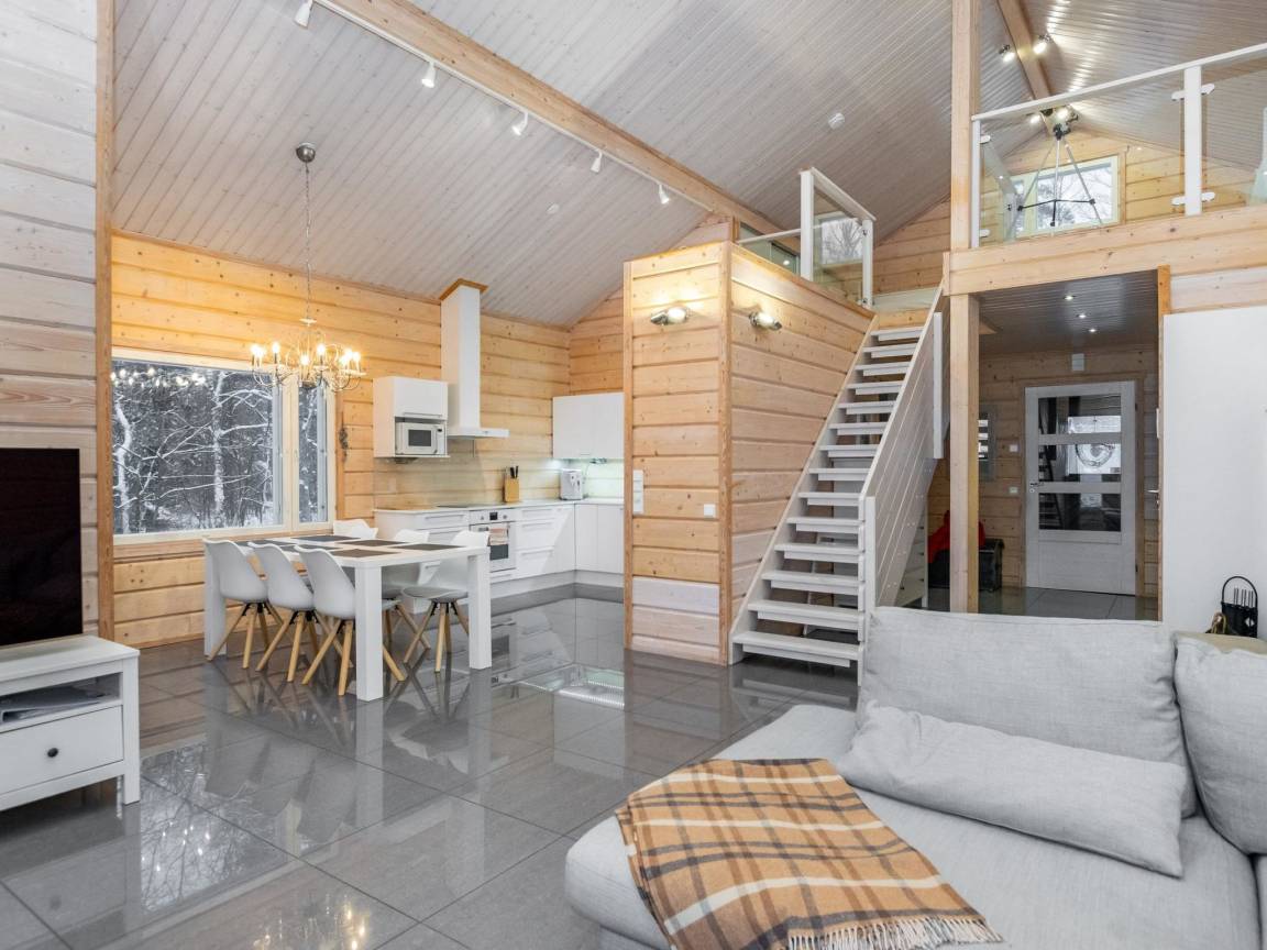 120 M² Talo ∙ 2 Makuuhuonetta ∙ 8 Vierasta - Vääksy