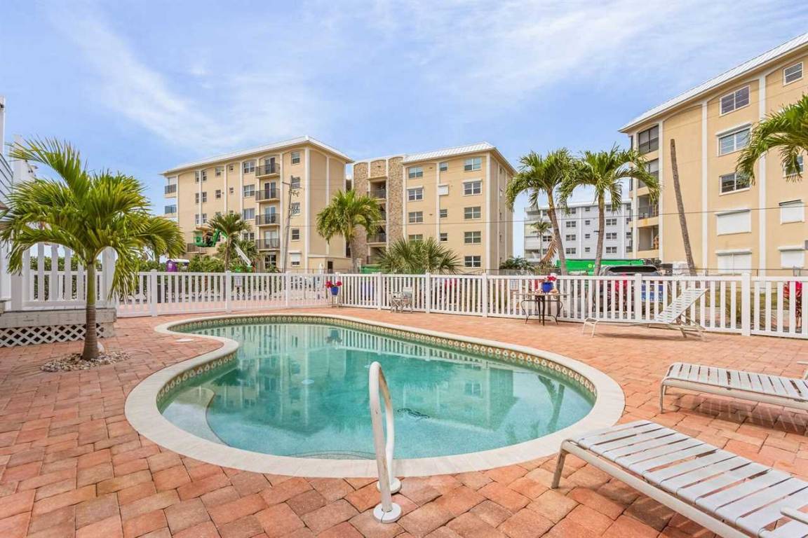 214 M² Ferienhaus ∙ 4 Schlafzimmer ∙ 11 Gäste - Fort Myers Beach, FL