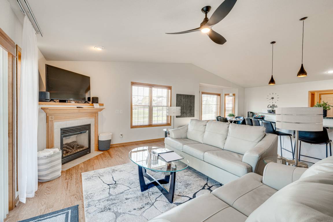 278 M² Apartment ∙ 3 Bedrooms ∙ 10 Guests - Dolphins Cove, Sun Prairie